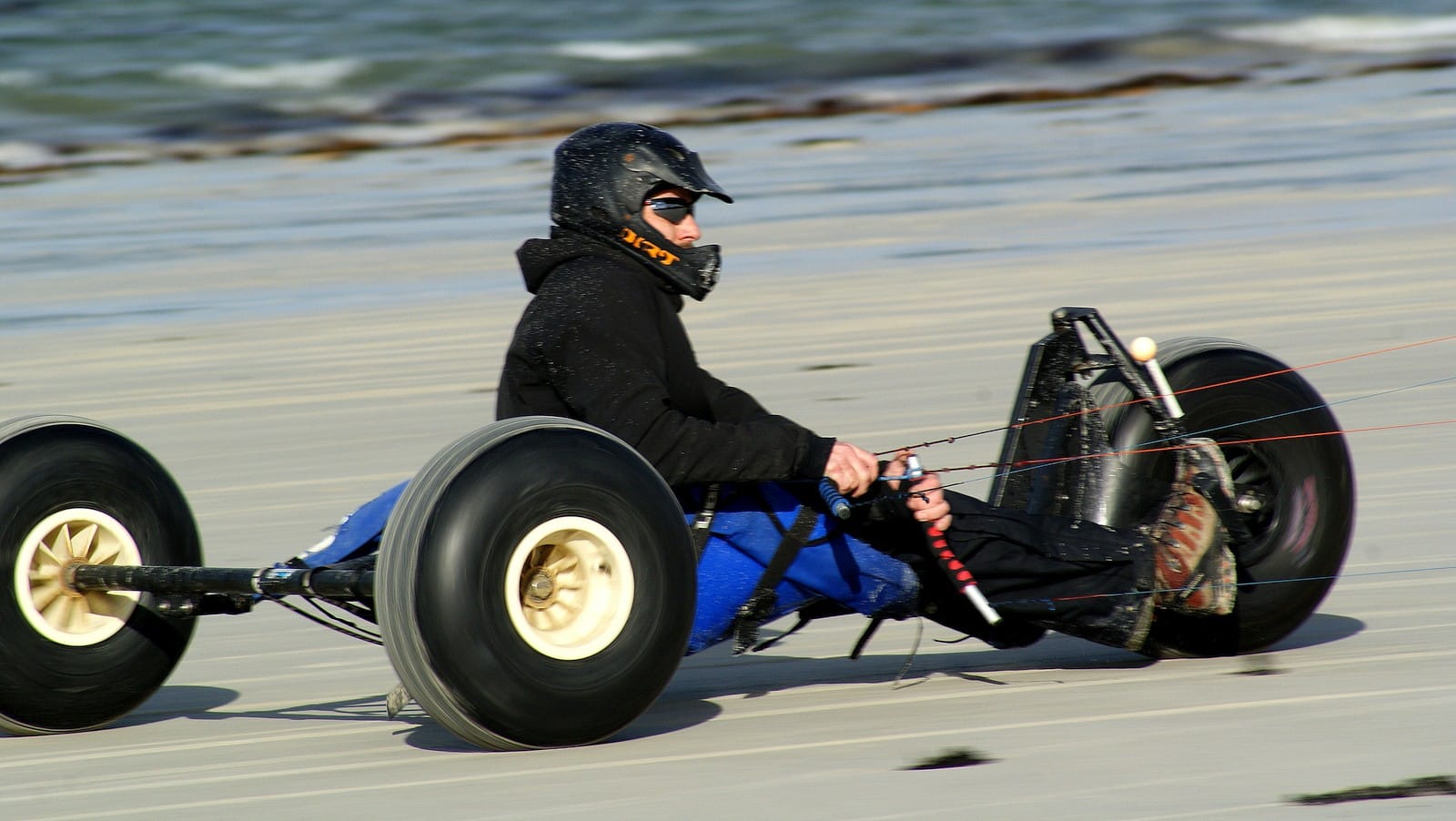 Le Kite Buggy : laissez-vous emporter par le vent – Planetloisirs