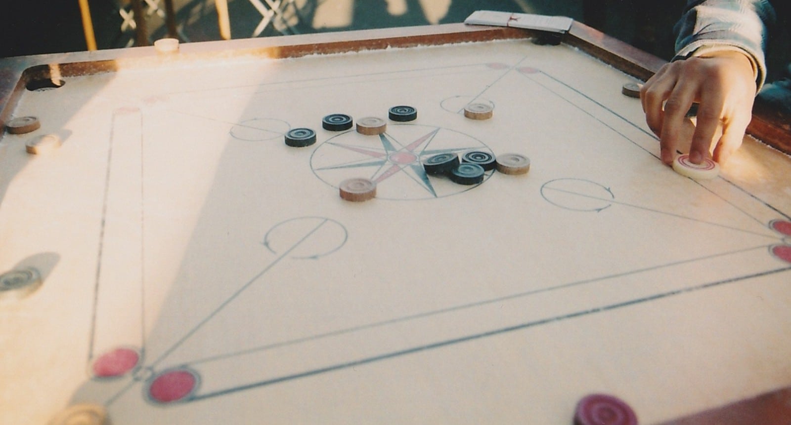 Le carrom, un jeu de table passionnant pour toute la famille – Planetloisirs